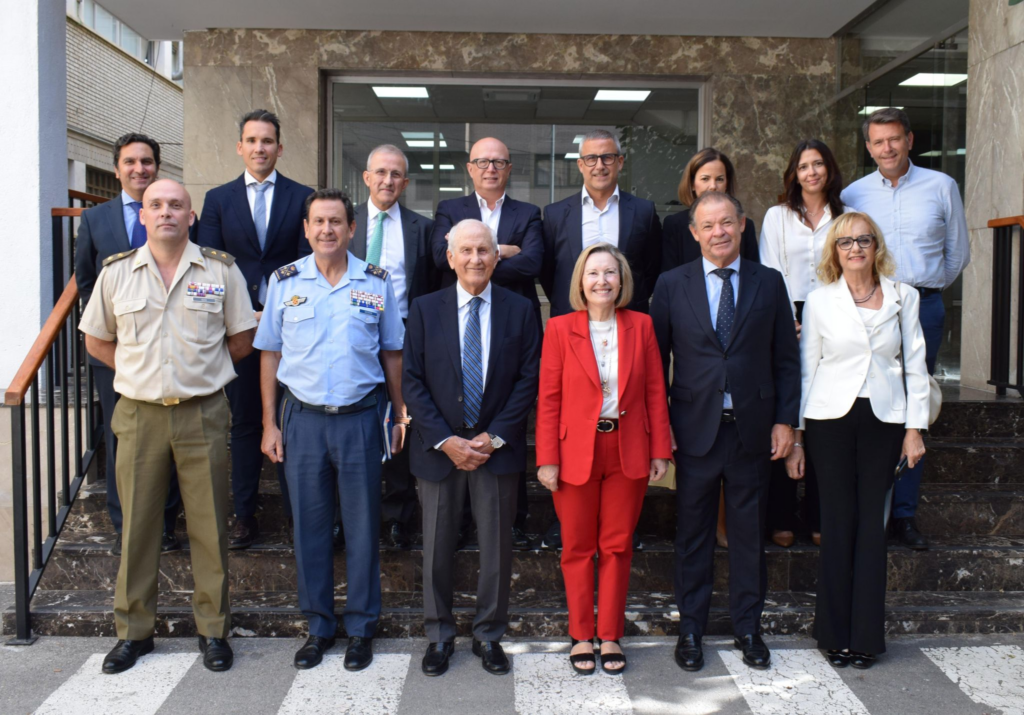 FECSA recibe la visita de la secretaria de Estado de Defensa por su 90 ...