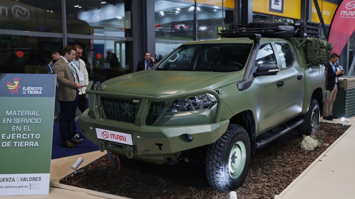 El Vehículo Militar Todoterreno 4x4 Landtrek de Iturri ya opera en el ...